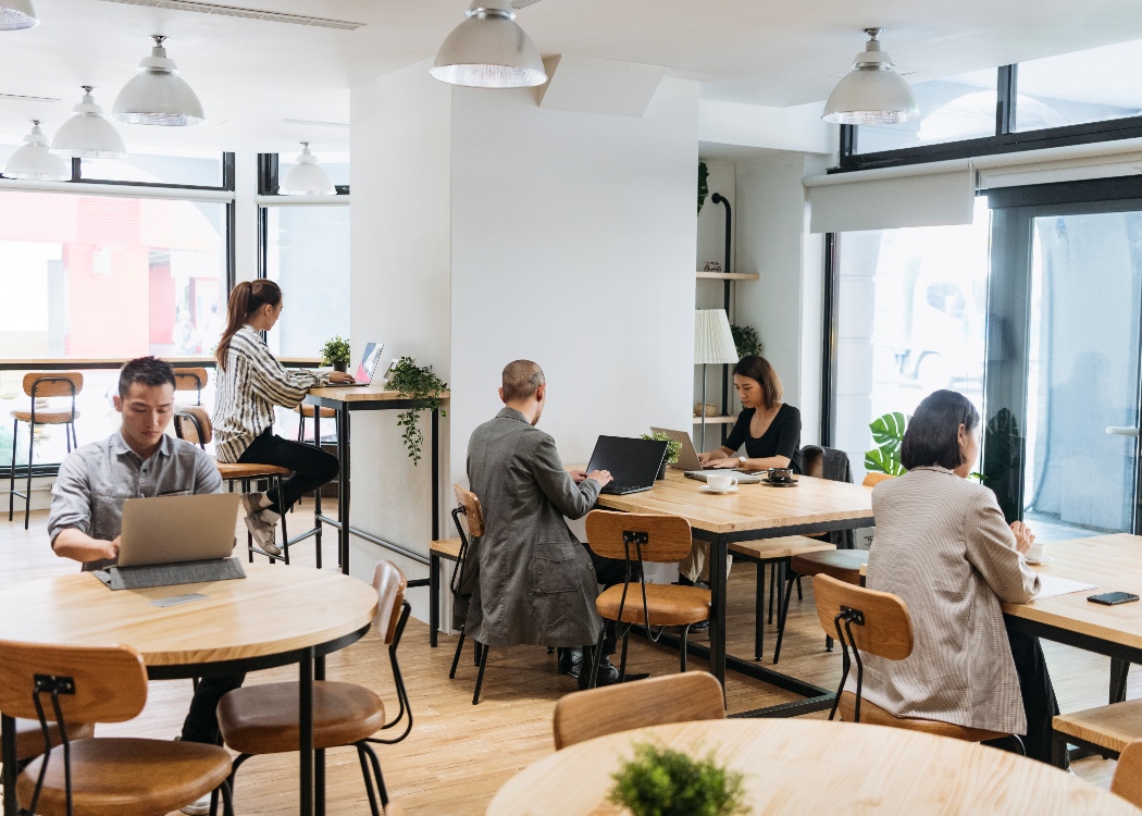 Guide to the Essentials of Hot Desking – Knight Frank (UK)